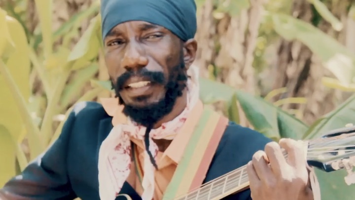 Video: Sizzla @ World A Reggae (Acoustic) 10/8/2020